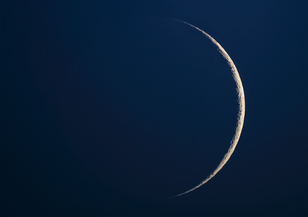 Crescent moon - Sky & Telescope