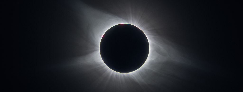 Solar Corona during Eclipse viewed from OR - Sky & Telescope
