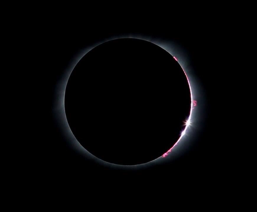 Baily's Beads, inner corona and prominences - Sky & Telescope - Sky ...