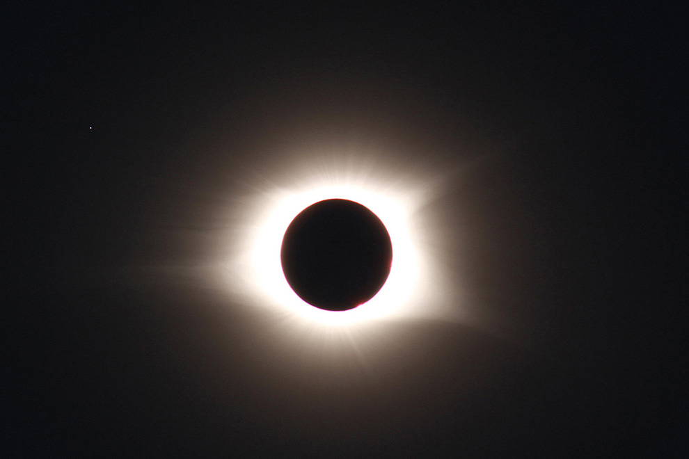 Solar corona during the 2017 August 21 solar eclipse - Sky & Telescope