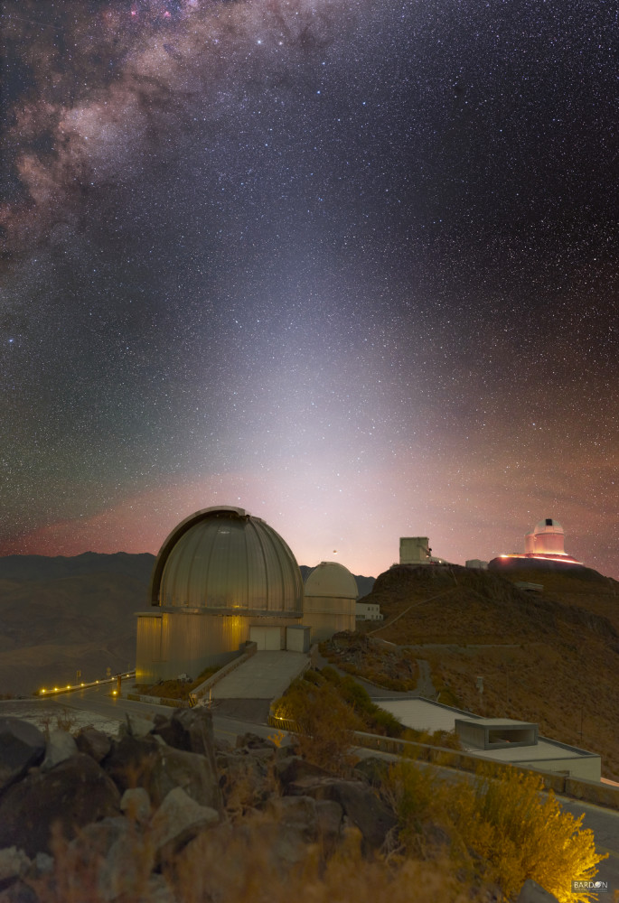Zodiacal light with the Moon and Airglow - Sky & Telescope