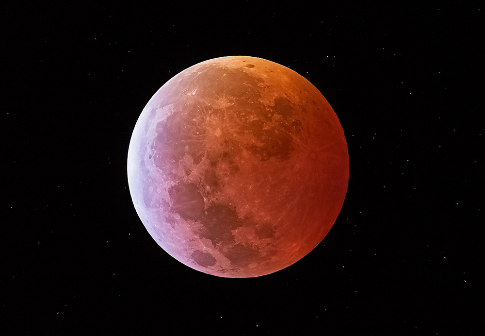 Red moon in a sea of stars - Sky & Telescope