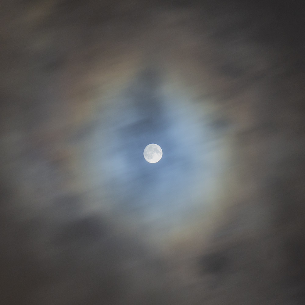 A Lunar Corona over the sky - Sky & Telescope