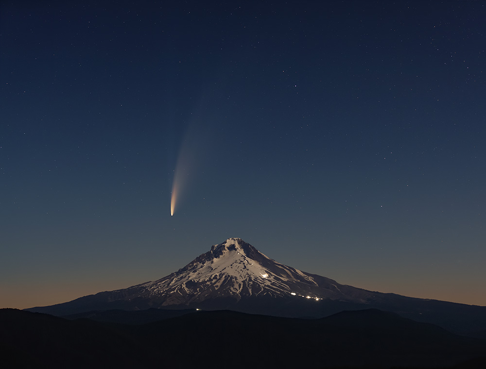 C/2020 F3 Neowise over Mt Hood - Sky & Telescope