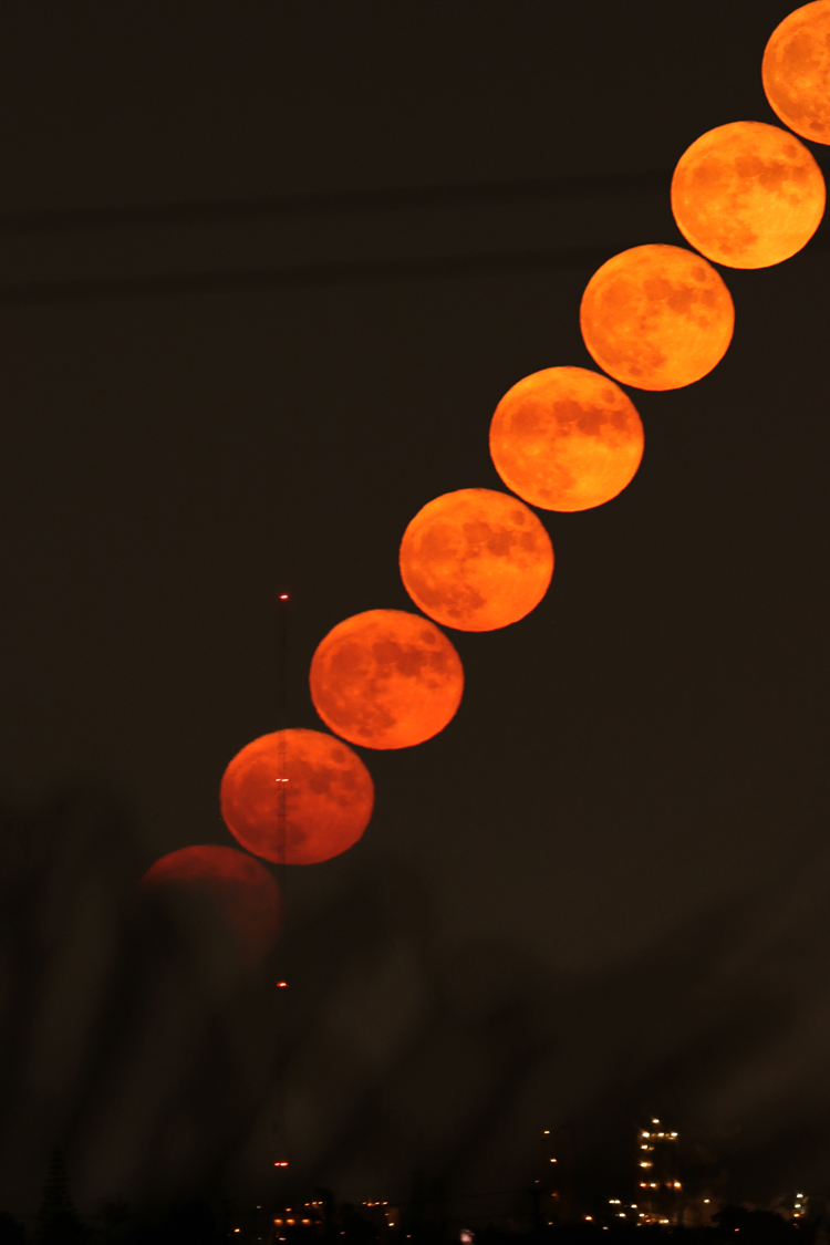 Moon Rise Timelapse - Sky & Telescope