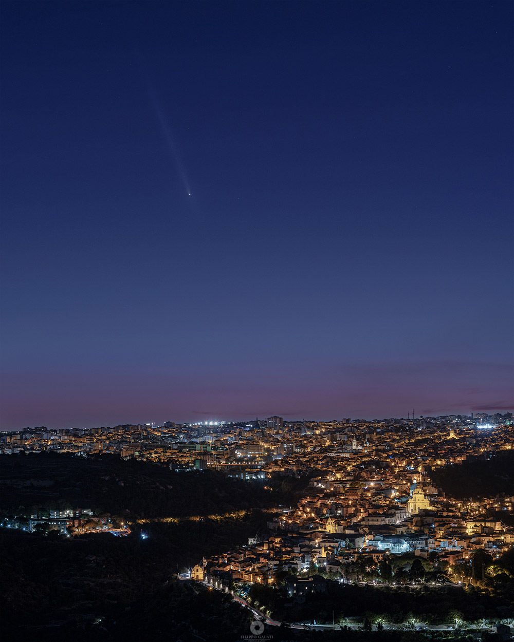 Comet C3 ATLAS over Ragusa Ibla - Sky & Telescope - Sky & Telescope