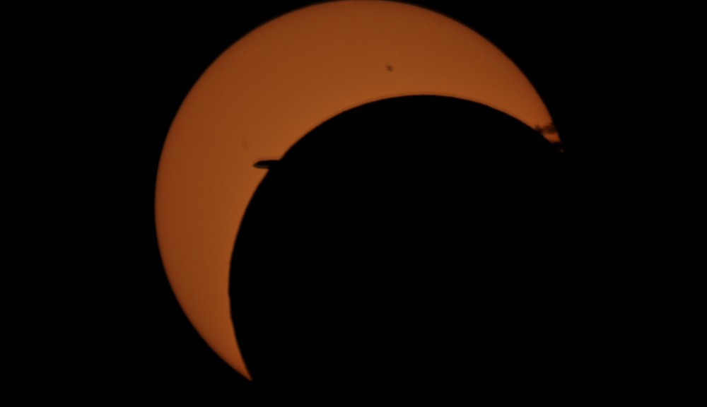 Jet eclipse | Anthony Thomas - Sky & Telescope