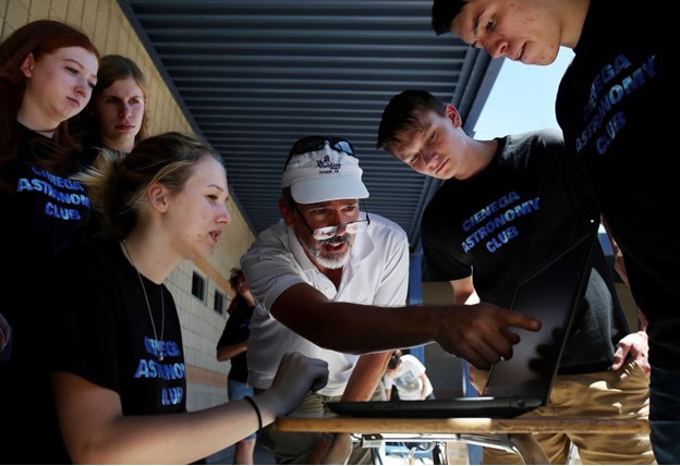 The DEB Initiative: How Citizen Scientists Can Help Broadcast Eclipses ...