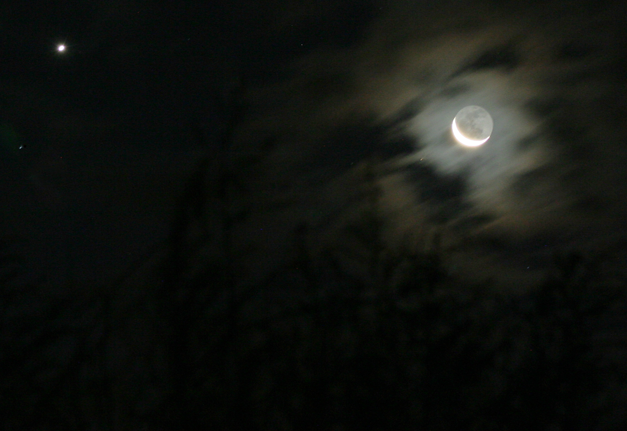 Venus and Crescent Moon | Annette DeGiovine Oliveira - Sky & Telescope