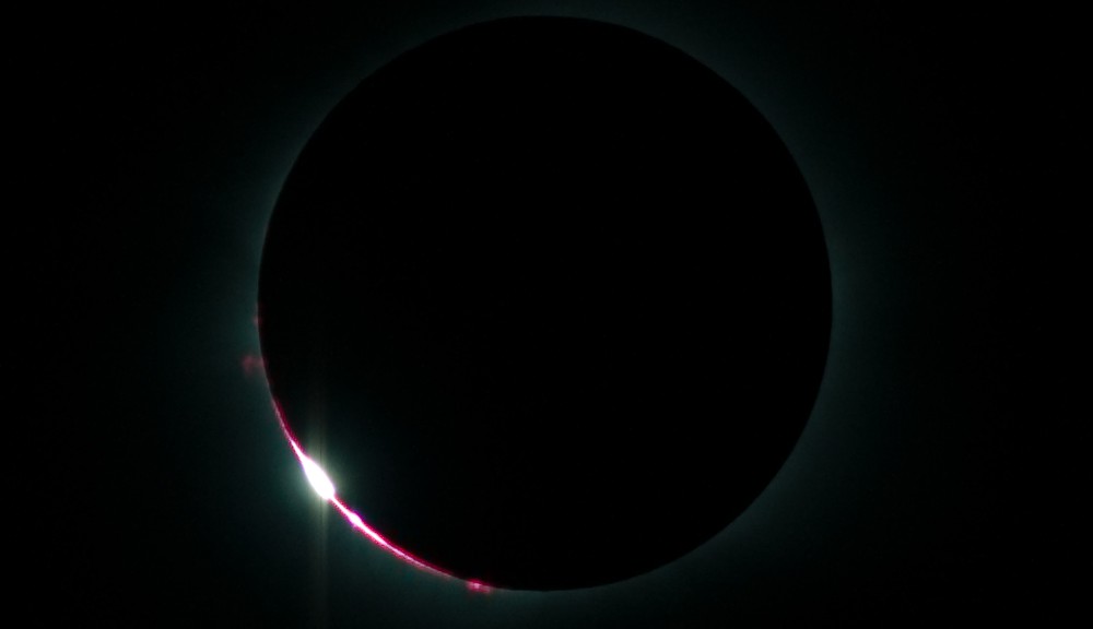 2010 Total Solar Eclipse - Baily's Bead | Alson Wong - Sky & Telescope