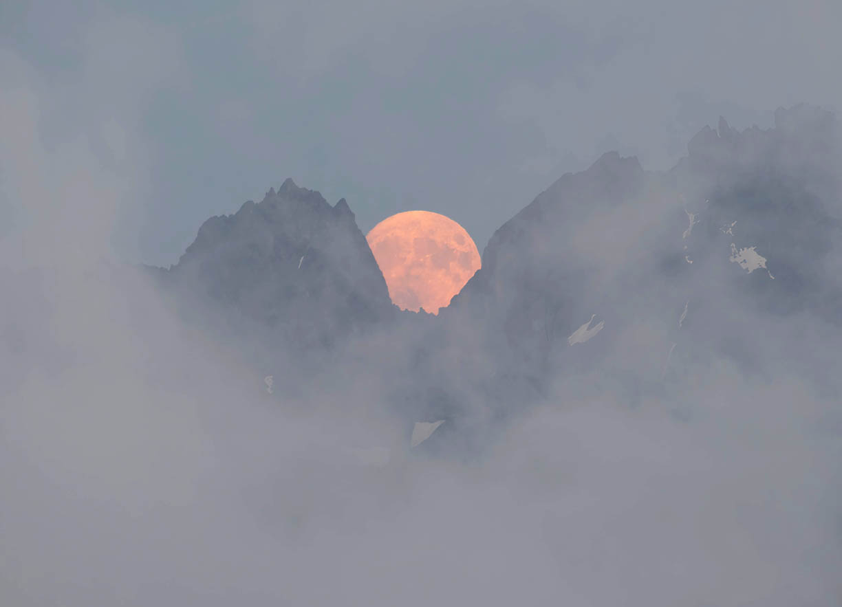 Observing the Full Moon: Fringe Benefits - Sky & Telescope