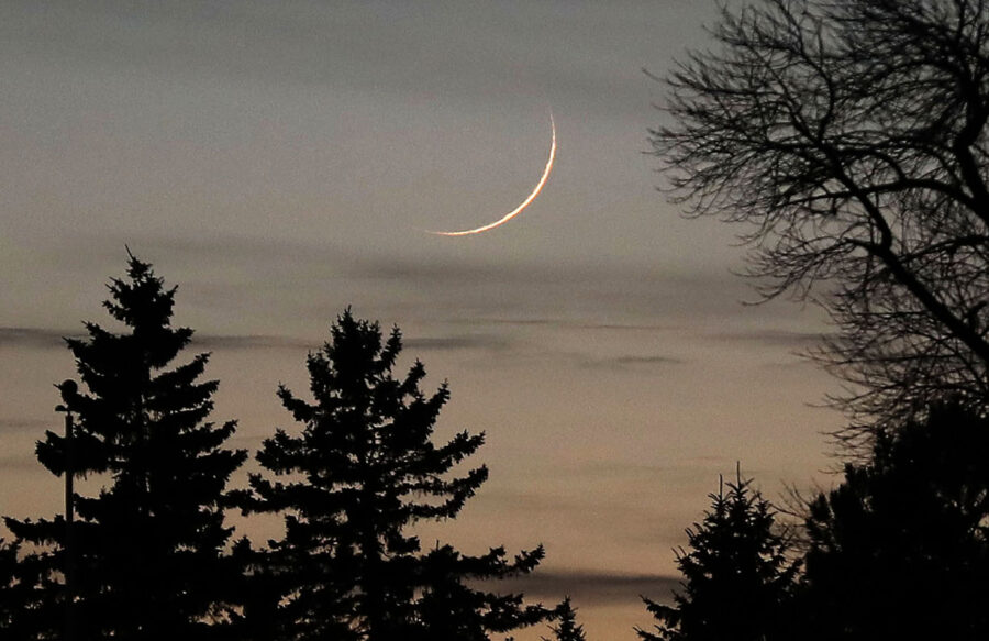 See the Young Moon and the Lyrid Meteor Shower - Sky & Telescope