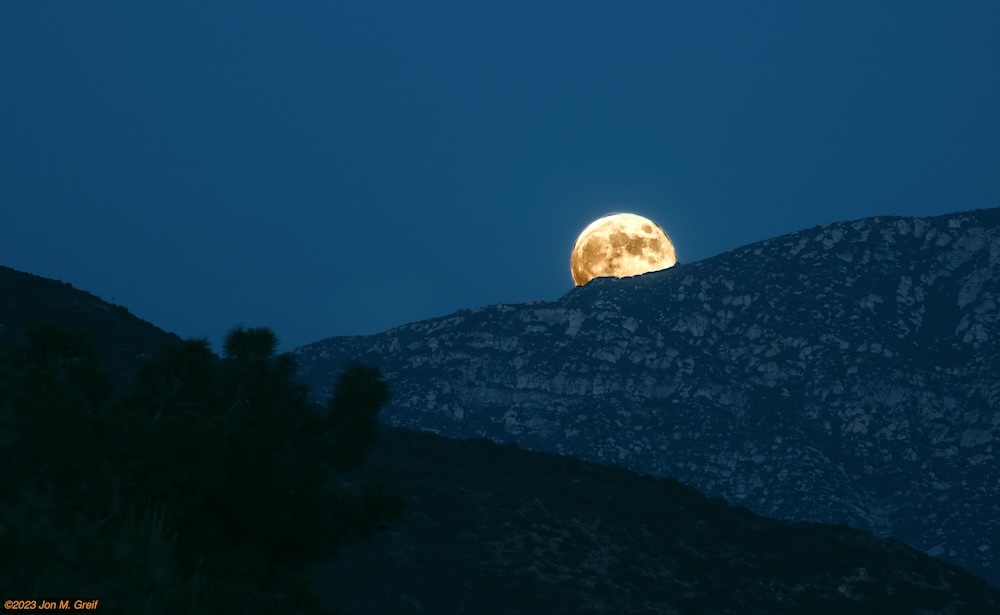 Hunter Moon Rising - Sky & Telescope - Sky & Telescope