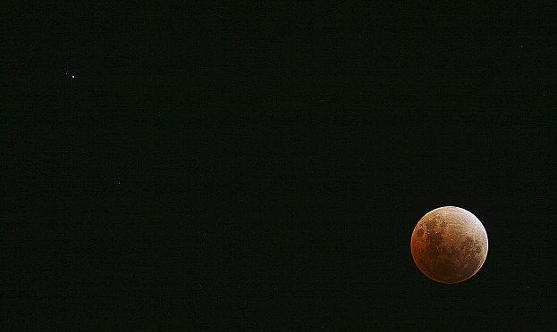 Eclipsed Moon visits Regulus | Jesús Muñoz - Sky & Telescope - Sky ...