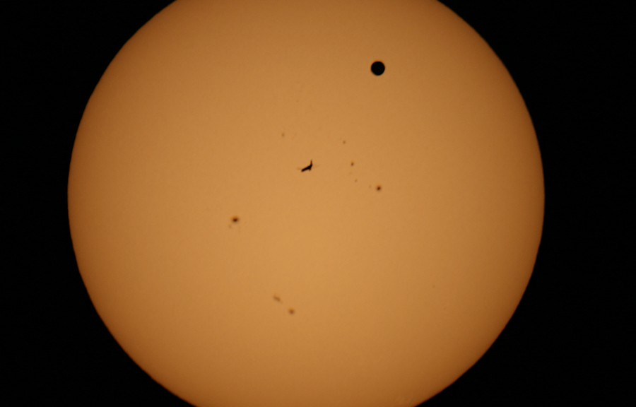 Venus Transit with Airplane | John Spack - Sky & Telescope