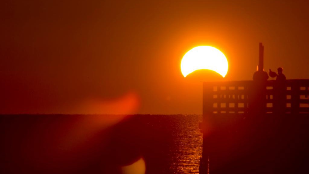 North Beach Eclipse | Dominick P. Iascone, Jr. - Sky & Telescope