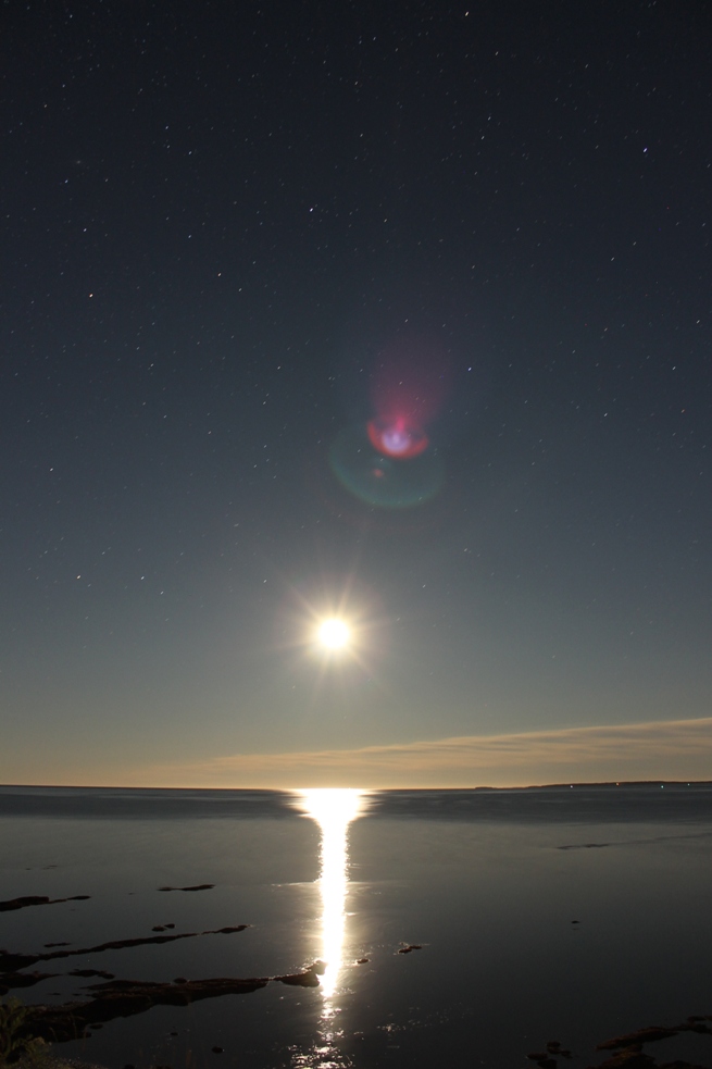 Moonrise over Wallace | Michael Hannon - Sky & Telescope - Sky & Telescope