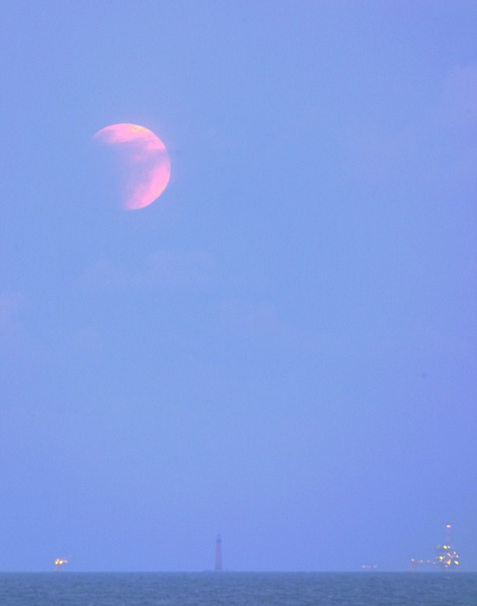 Moonset Eclipse over the Gulf | JJ Modig - Sky & Telescope