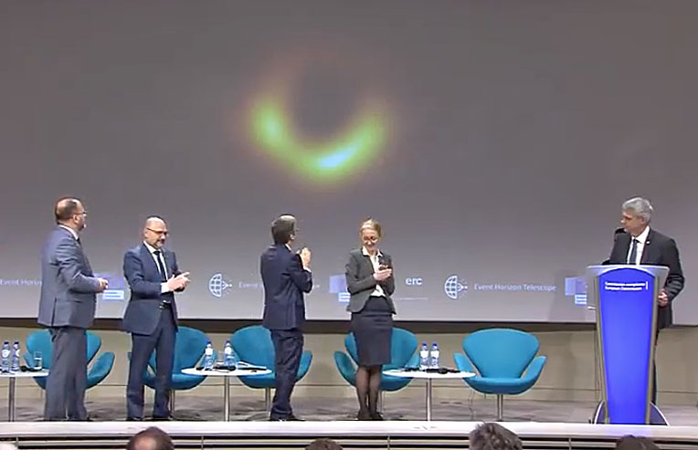 Yanking Markarian's Chain - Sky & Telescope