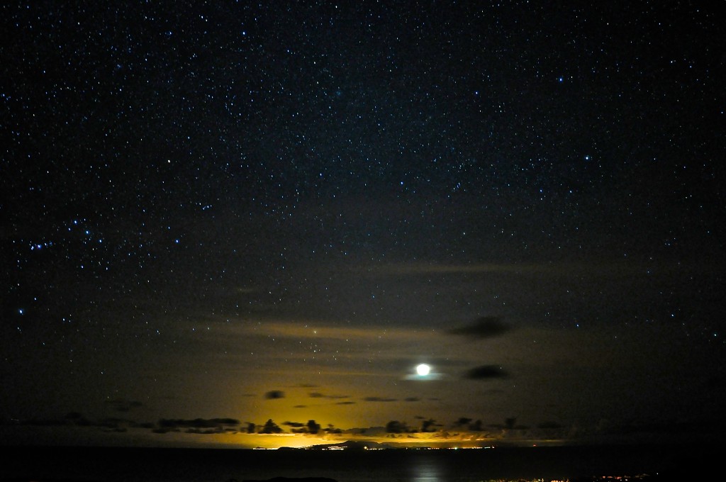 Moonset over Oahu | G.T.Larson - Sky & Telescope