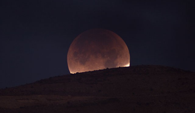 Red Moon | Sara Khalafinejad - Sky & Telescope