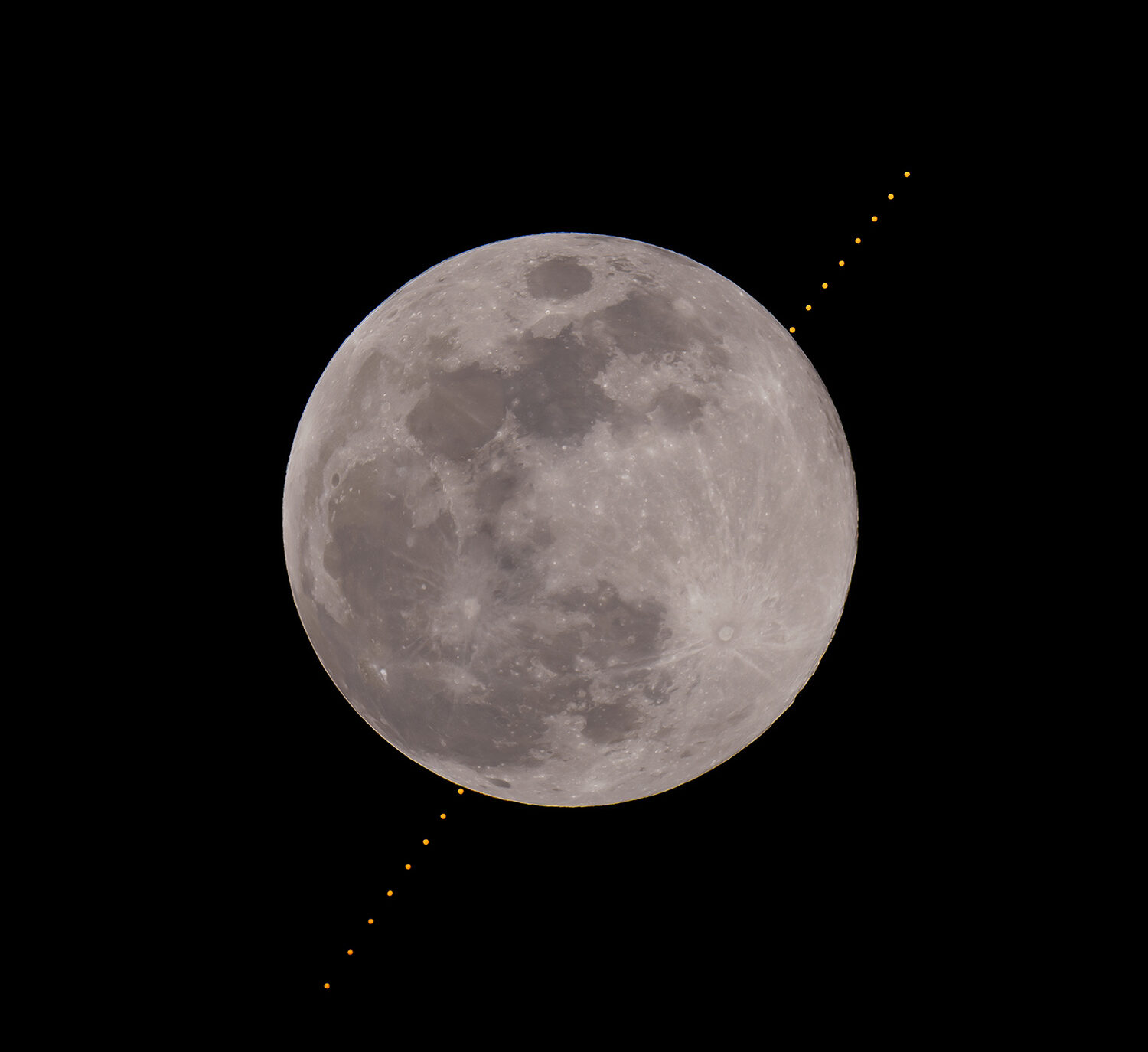 Moon and Mars Occultation - Sky & Telescope - Sky & Telescope