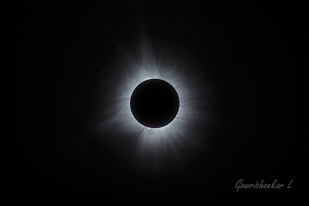 MAX Totality 7-Images HDR Composite - Sky & Telescope