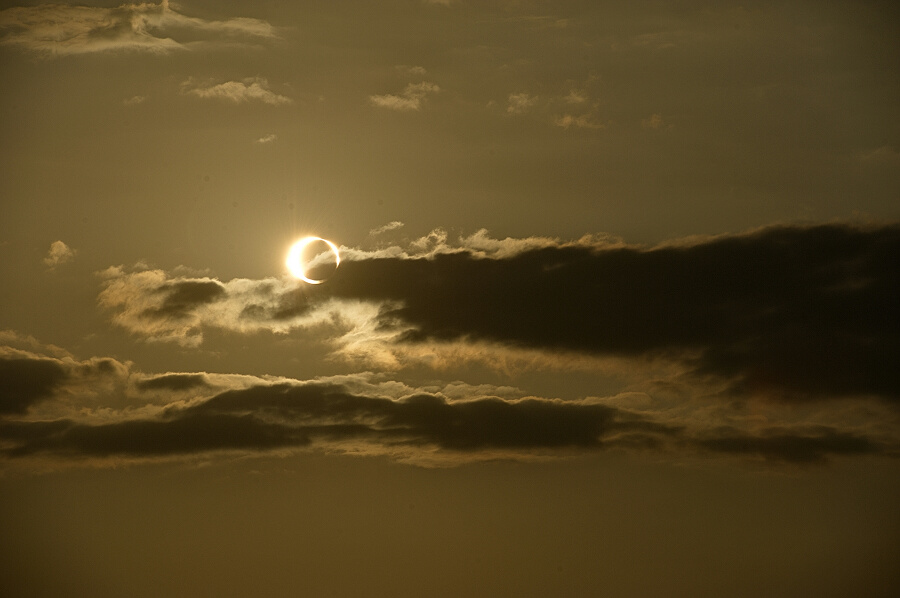 Gold Ring in Cloud | Wang Xiaolei - Sky & Telescope - Sky & Telescope