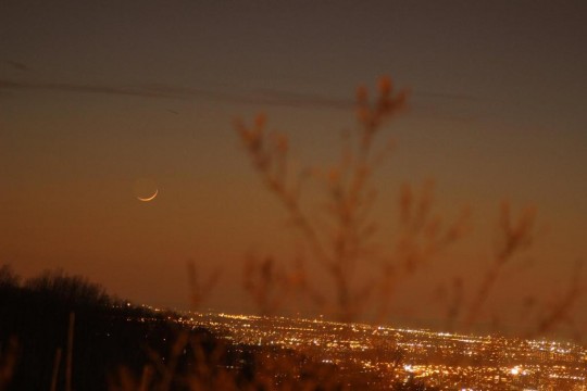 Thin Crescent Moon over Montreal | Lucian Gurban - Sky & Telescope