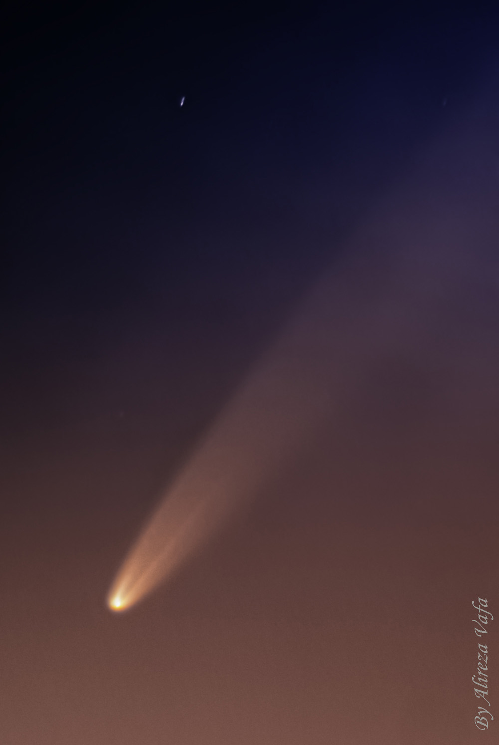 Intricate dust tail structure of Comet Tschichinshan-Atlas - Sky & Telescope