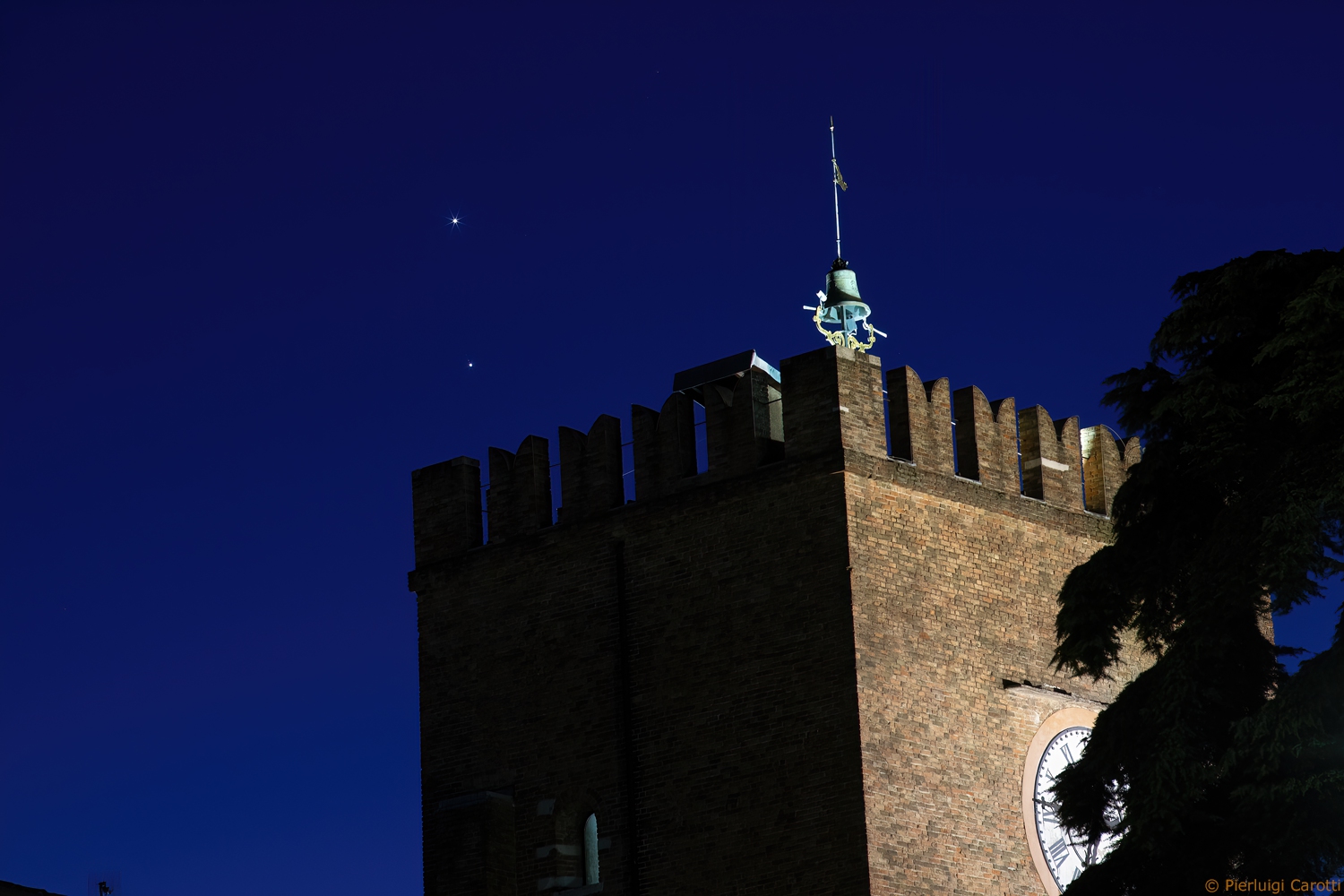 Venus and Jupiter on the battlements of the tower - Sky & Telescope ...