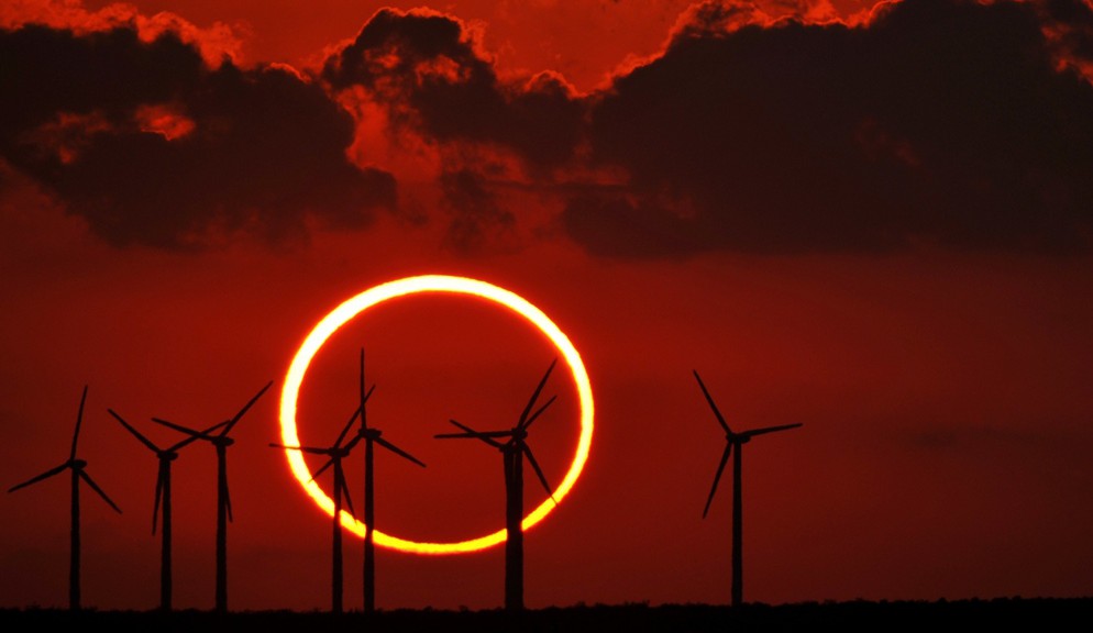 Wind & Solar | Gary K Froehlich - Sky & Telescope