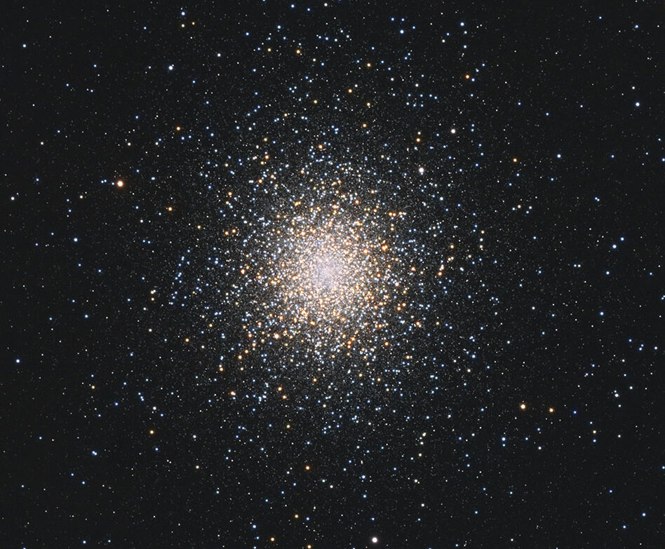 THE GLOBULAR CLUSTER NGC 104 (47 TUCANAE) - Sky & Telescope