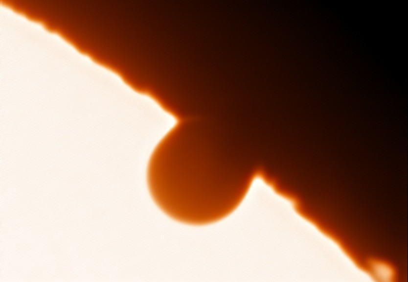 Light refracted through the atmosphere of Venus | Mikael Svalgaard ...