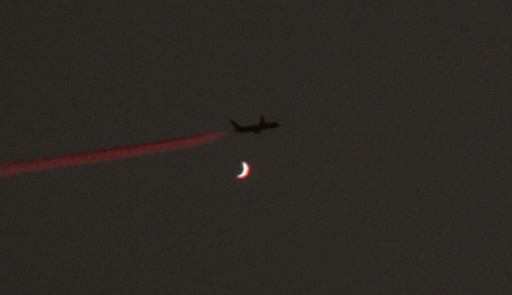 Venus & plane. | Wojciech Piskorz - Sky & Telescope