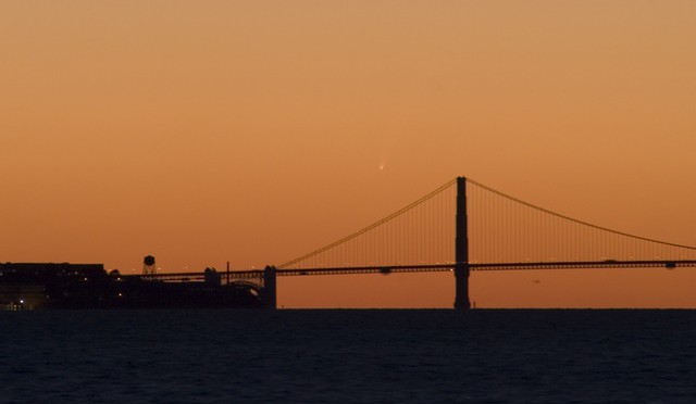 McNaught Comet over the Golden Gate Bridge | Bobak Nazer - Sky & Telescope