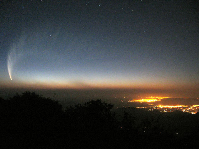 Comet from Chile | Victor Ramirez Mödinger - Sky & Telescope