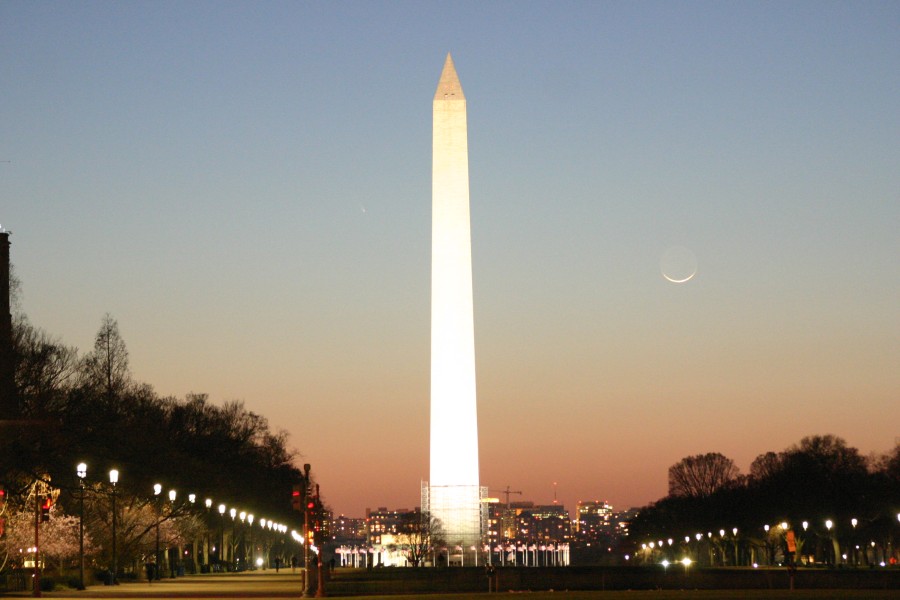 By the Washington Monument | Jerry Zhu - Sky & Telescope